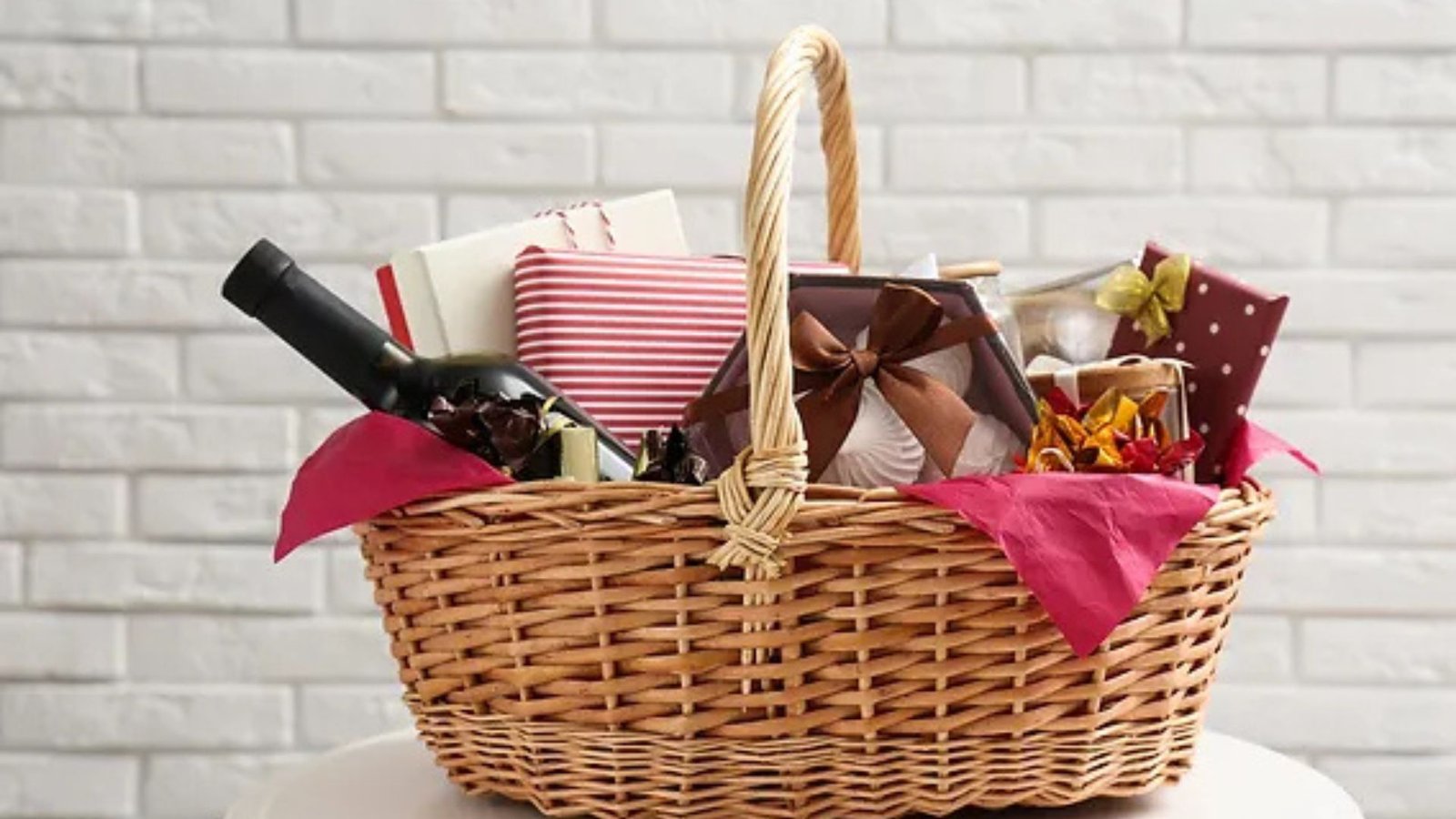 How to Create a Custom Toronto Gift Basket