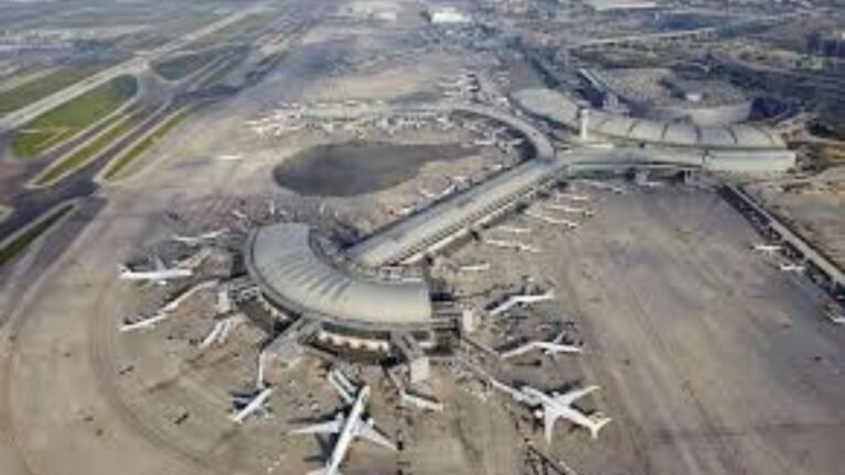 Navigating Toronto Pearson Airport Efficiently
